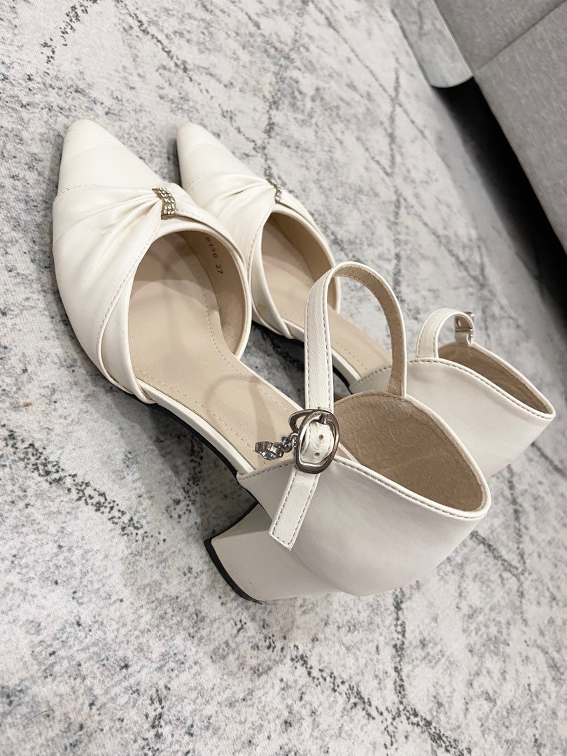 Aeon Tombelli wedding shoes, Women's Fashion, Footwear, Heels on Carousell