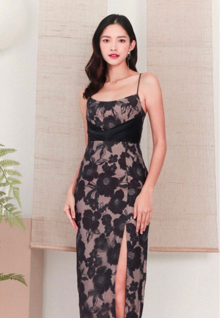 TSS Floredyn Mesh Pleat Midi Dress in Navy, Women's Fashion, Dresses ...