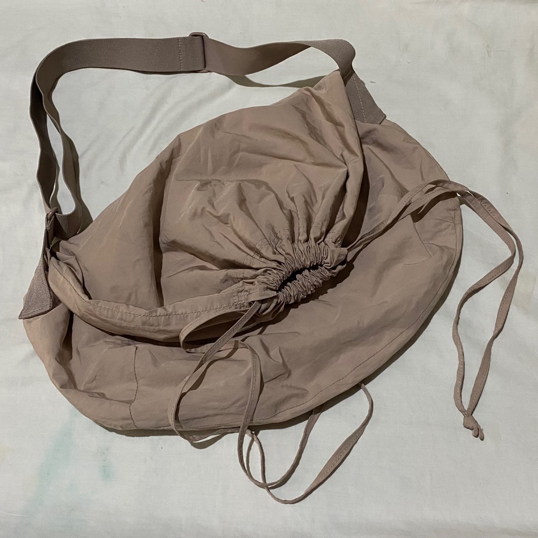Uniqlo Drawstring Shoulder Bag, Women's Fashion, Bags & Wallets ...