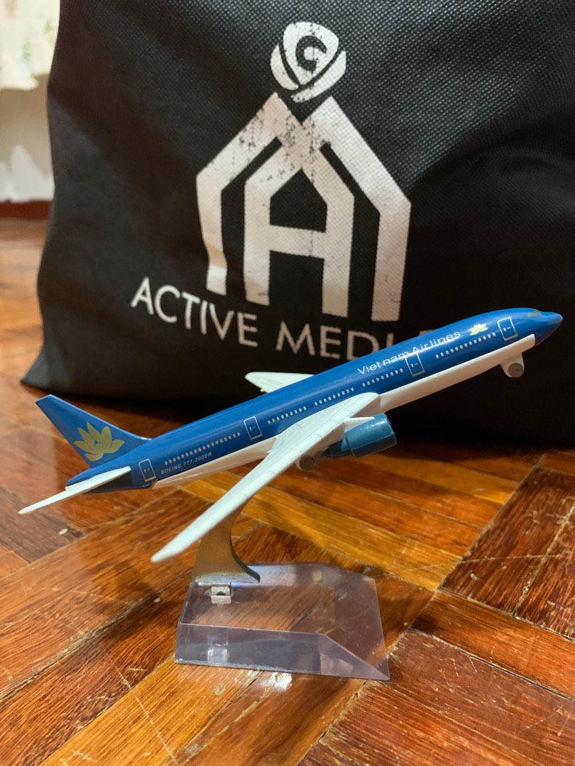 Vietnam Airlines B777 Die-cast Model, Hobbies & Toys, Collectibles ...
