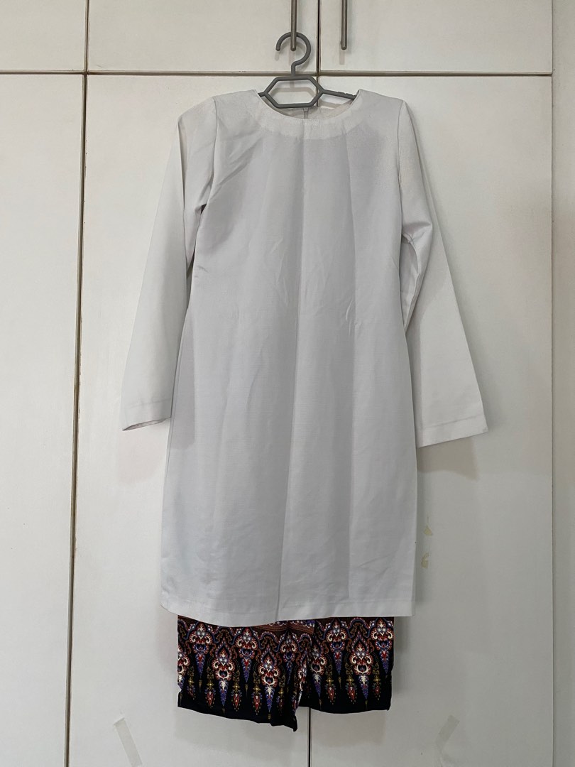 Baju Kurung (Warna Hitam Putih/Baju Putih & Kain Hitam Corak), Women's ...