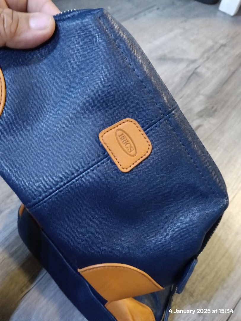 BRIC'S by Qatar Airways pouch 2 set, Women's Fashion, Bags & Wallets ...