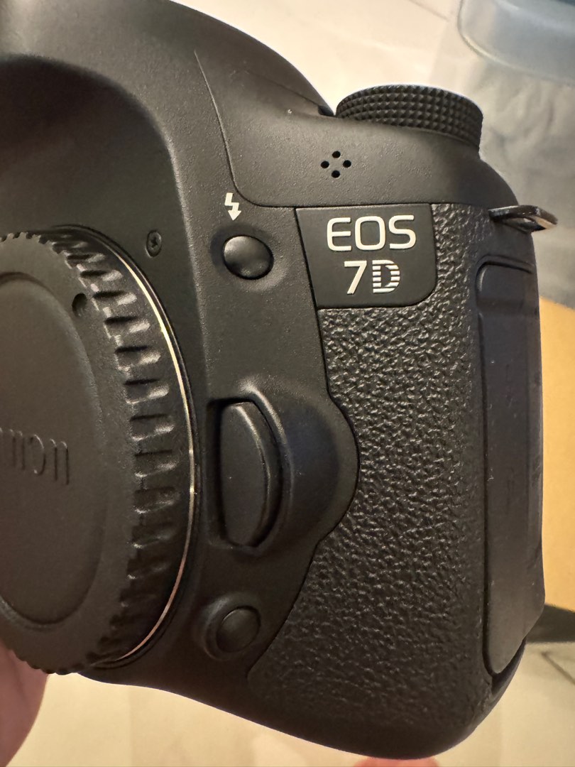 Canon 7D Mark I with Battery Grip, Photography, Cameras on Carousell