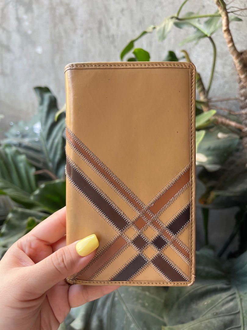 Daks wallet, Women's Fashion, Bags & Wallets, Wallets & Card holders on ...