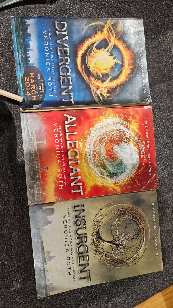 Divergent complete series, Hobbies & Toys, Books & Magazines ...