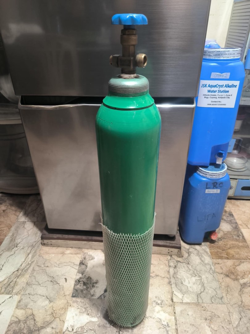 Empty Oxygen Tank (15lbs) with Regulator, Health & Nutrition, Medical ...