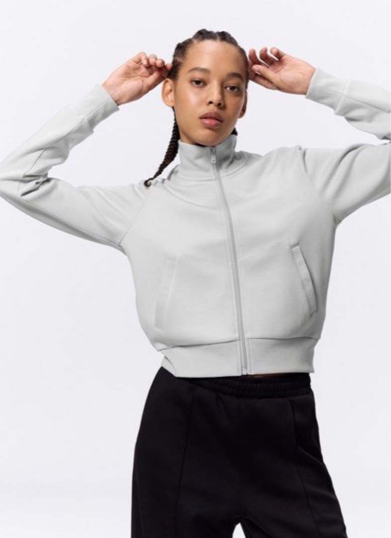 GU Cropped Turtle Jacket in Black, Women's Fashion, Activewear on Carousell