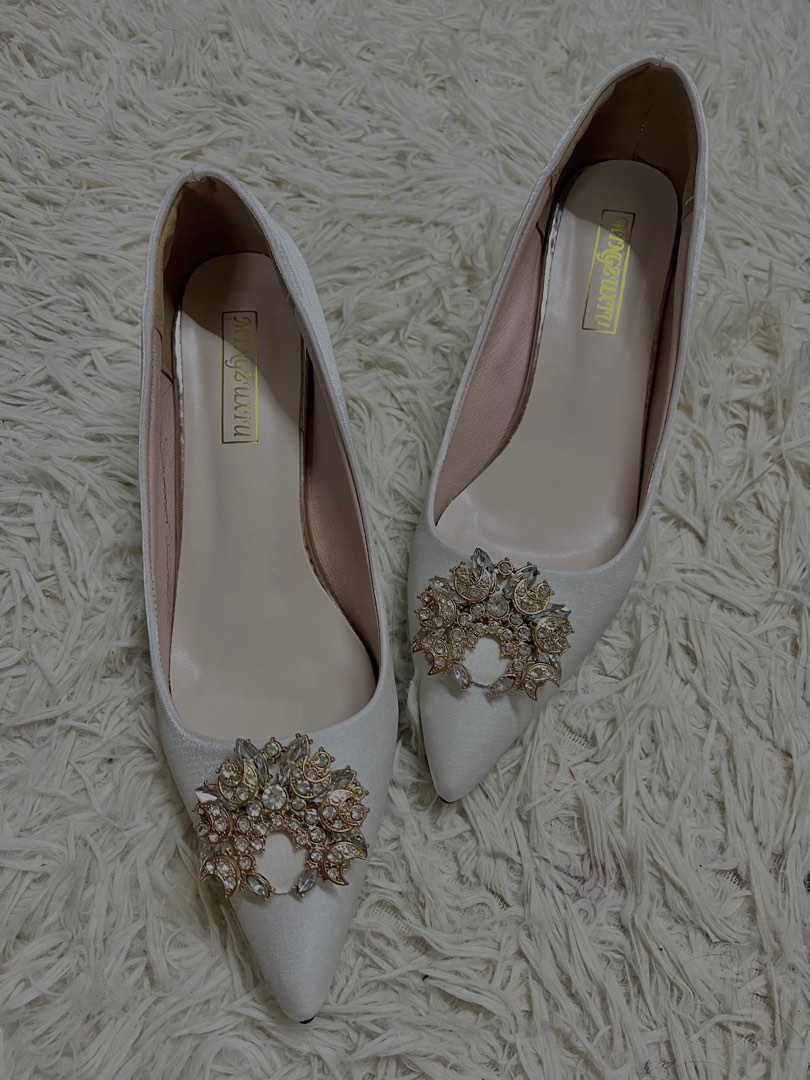Heels Nikah in White, Women's Fashion, Footwear, Heels on Carousell