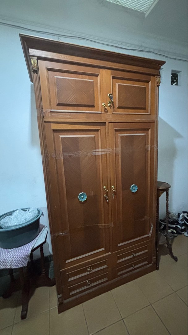 Lemari baju dari kayu, Perabotan Rumah di Carousell