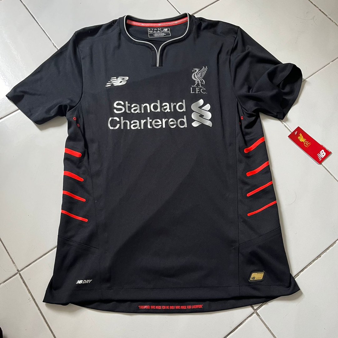 STEVEN GERRARD LIVERPOOL KIT, Men's Fashion, Activewear on Carousell