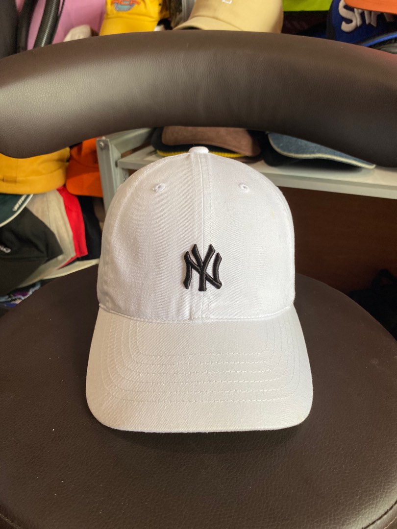 Topi MLB original Logo NY Putih, Fesyen Pria, Aksesoris, Topi di Carousell