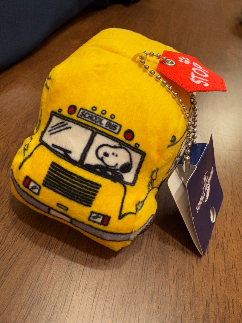 USJ Snoopy keychain 日本環球影城 史努比 巴士 公仔掛件 鎖匙扣 keychain kc, 興趣及遊戲, 玩具 & 遊戲類 ...