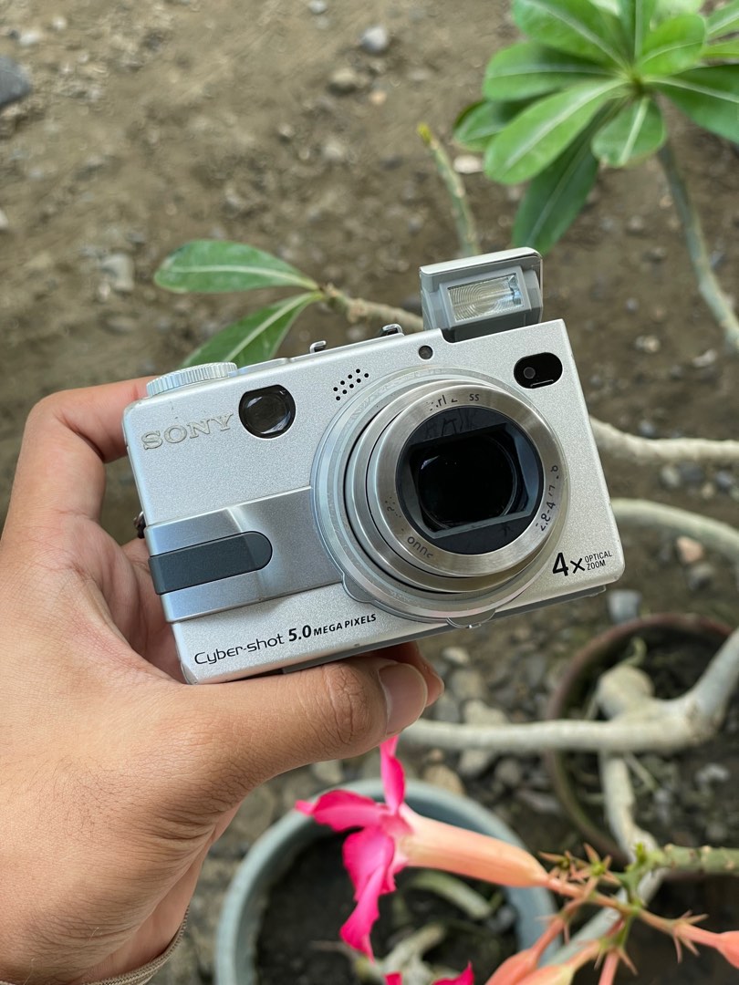 Rare Vintage Sony Cybershot DSC-V1, Photography, Cameras on Carousell