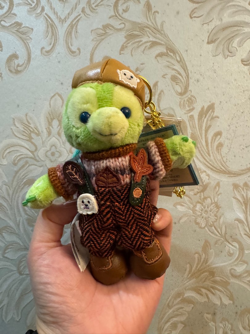 上海迪士尼 秋日 萬聖節olu olumel kc ss 公仔 掛件, 興趣及遊戲, 玩具 & 遊戲類 - Carousell