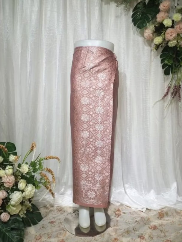 Kain songket lilit raya, Women's Fashion, Bottoms, Skirts on Carousell