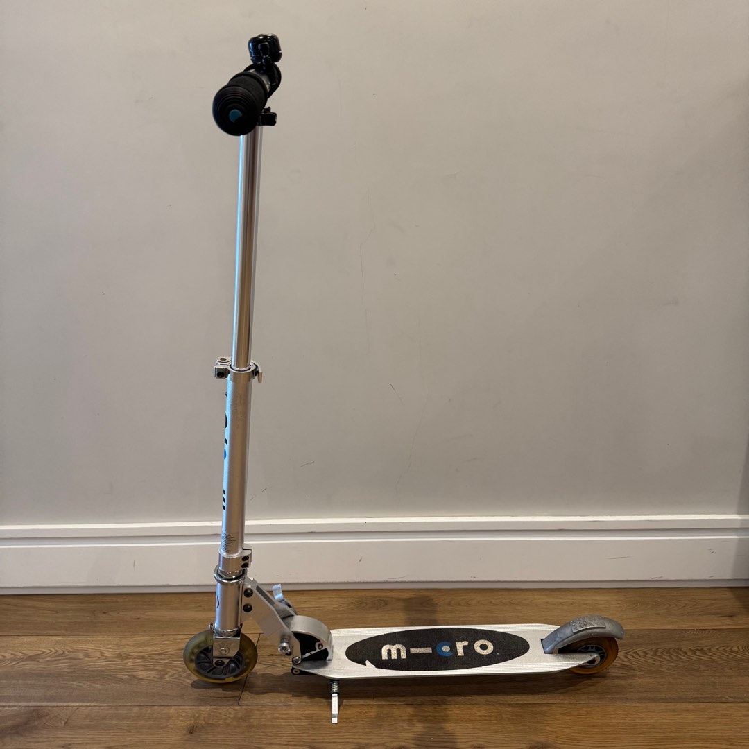 Micro Sprite LED Scooter, 運動產品, 運動與體育, 運動與體育 -溜冰鞋，旱冰鞋和滑板車 - Carousell