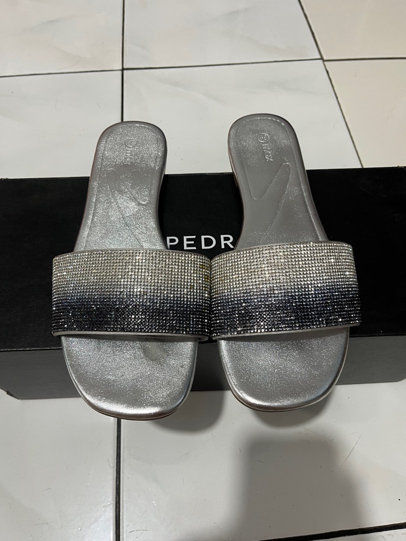 [NEGO] SENDAL MAX SILVER GRADASI, Fesyen Wanita, Sepatu di Carousell