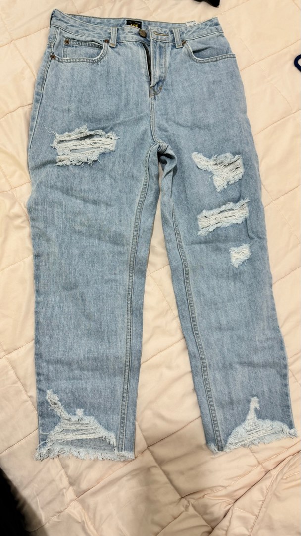 Original Lee ripped jeans, Women's Fashion, Bottoms, Jeans on Carousell
