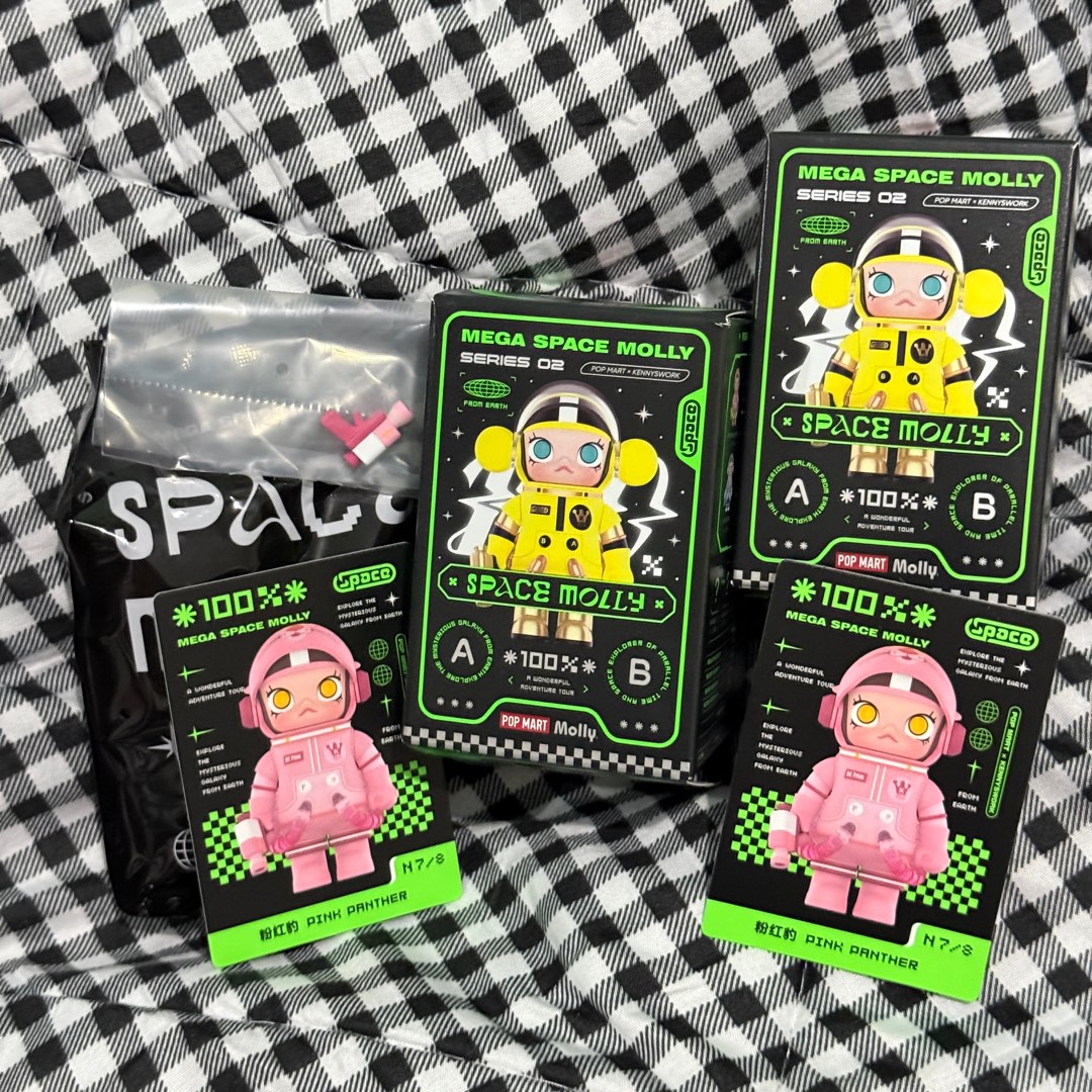 POP MART: MEGA SPACE MOLLY (100% Series 2 V2) Pink Panther, Hobbies ...