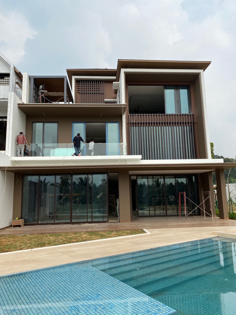 Rumah 3 lantai Lift, pool, di Citra City Sentul view Golf, Properti ...