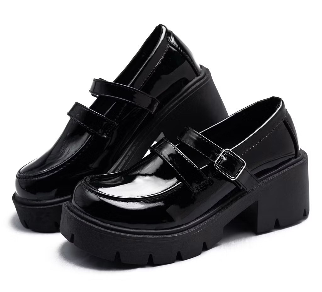 Sepatu docmart wanita (New), Fesyen Wanita, Sepatu di Carousell