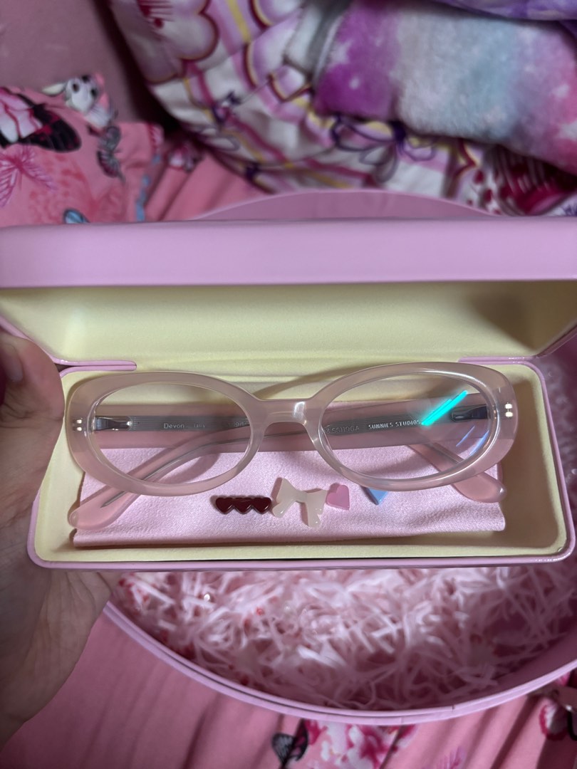 Sunnies Studios Devon in Taffy, Women's Fashion, Watches & Accessories, Sunglasses & Eyewear on ...