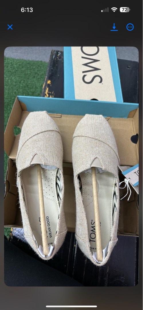 Toms Color of the year 2025 Size 7.5, Women's Fashion, Footwear, Flats ...