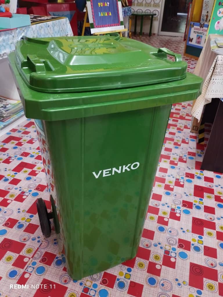 TONG SAMPAH 120L, Furniture & Home Living, Outdoor Furniture on Carousell