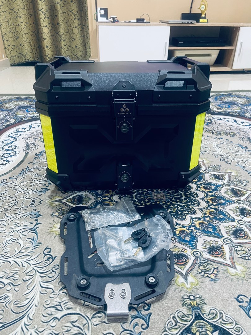 Top Box 45L Complete, Everything Else, Others on Carousell
