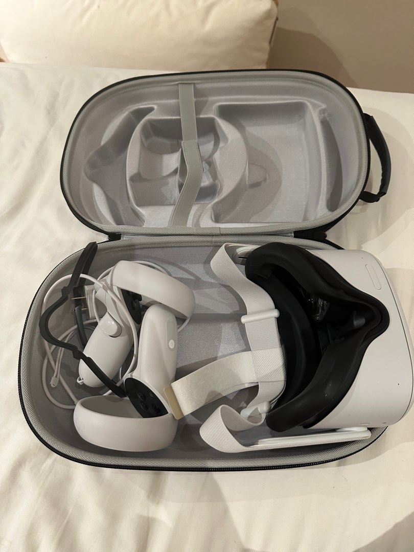 VR headset., Audio, Headphones & Headsets on Carousell