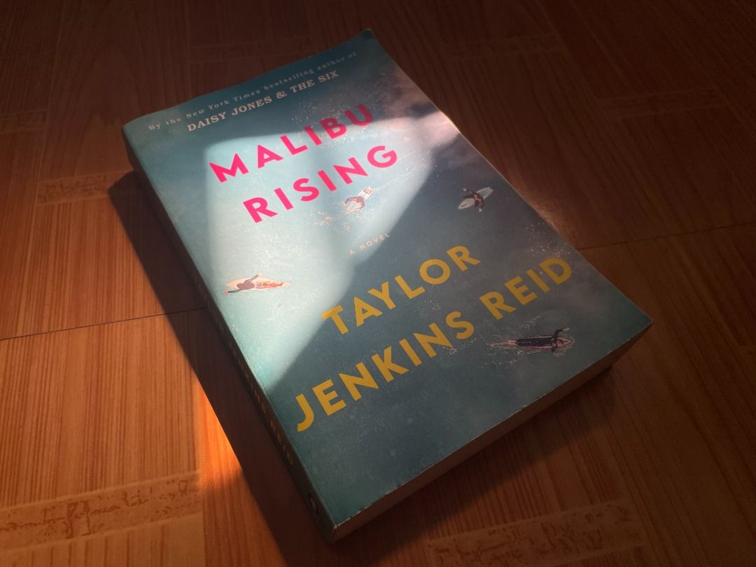 2nd hand books for sale: Malibu Rising by Taylor Jenkins Reid, Hobbies ...