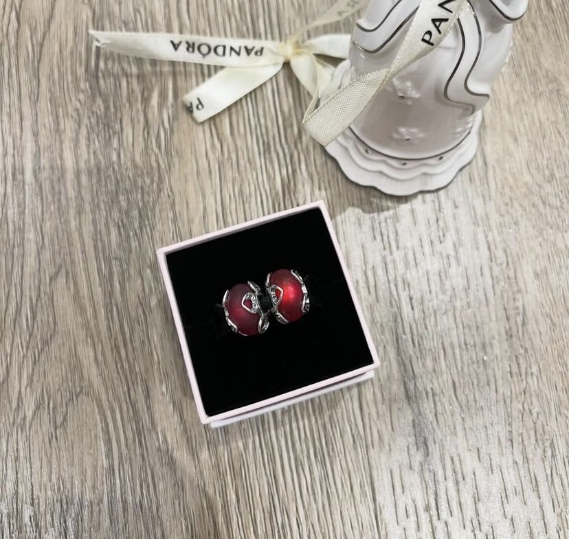 ‼️ SALE PANDORA FROSTED RED MURANO GLASS & HEARTS CHARM SET, Women's ...
