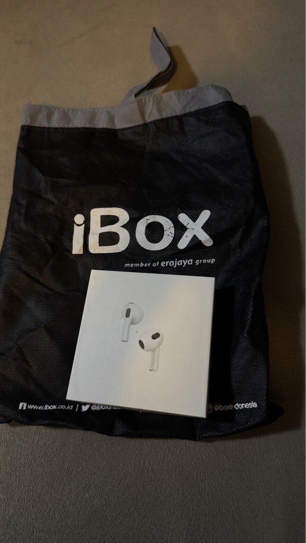 Airpods Gen 3 - BOX ONLY + dustbag, Elektronik, Audio di Carousell