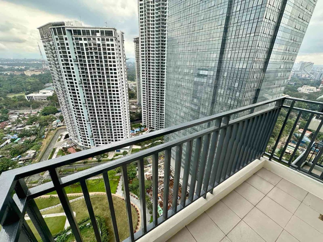 Avida Towers Sola Tower 2 For Sale Studio with Balcony facing Vertis ...