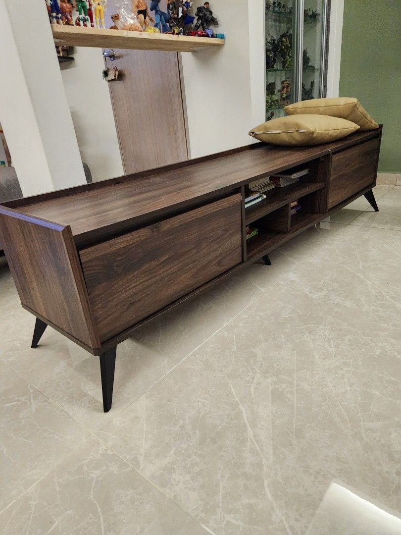 Brown wood tv 6ft console, Furniture & Home Living, Furniture, TV Consoles on Carousell