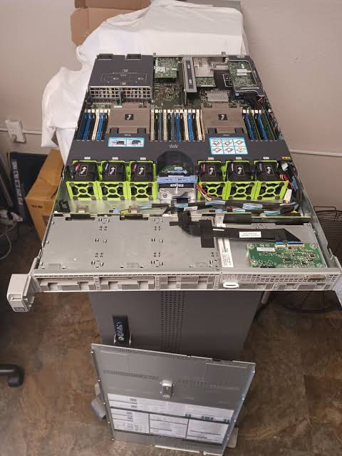 CISCO UCS 220 M4 server ( Dual Intel E5-2697 A v4, 32 Cores 64 Threads ...