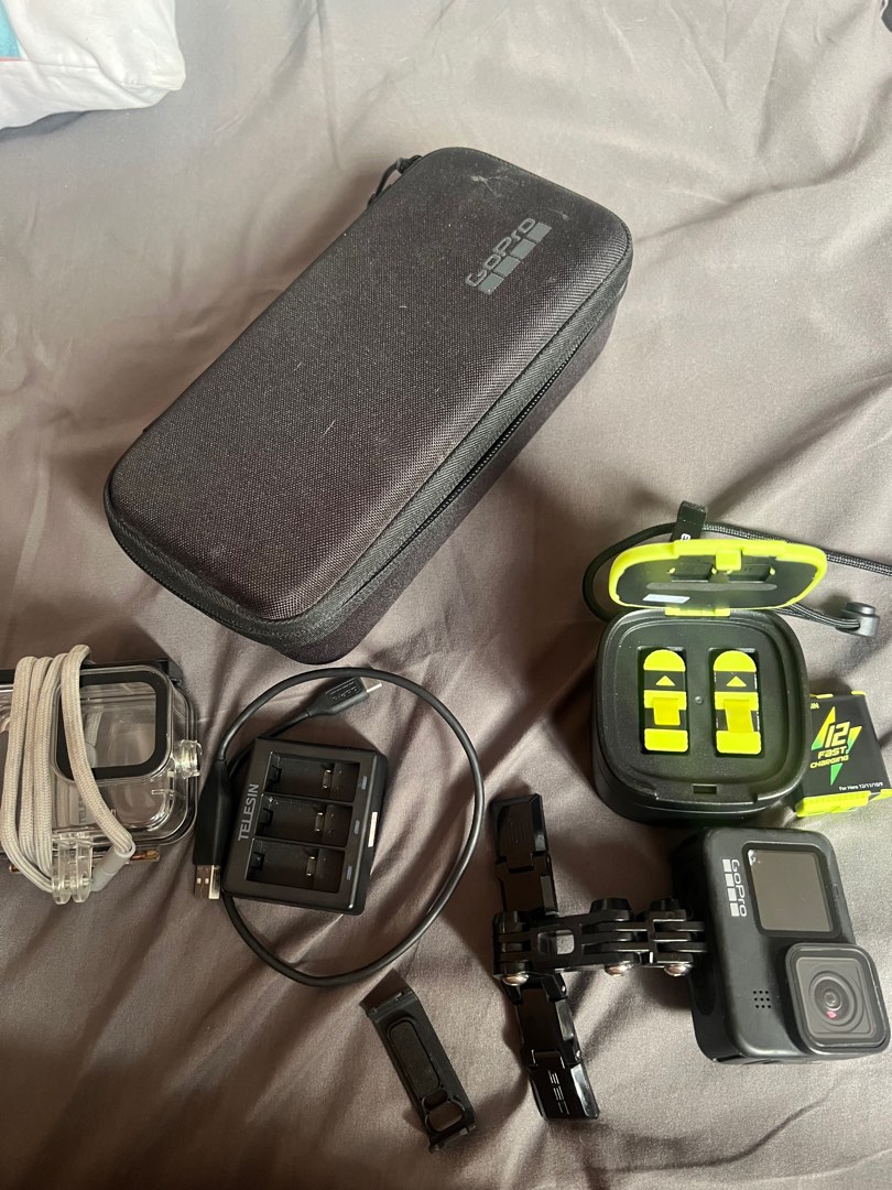 Gopro 9 with 3 new battery and charger (issue: front lcd not working ...
