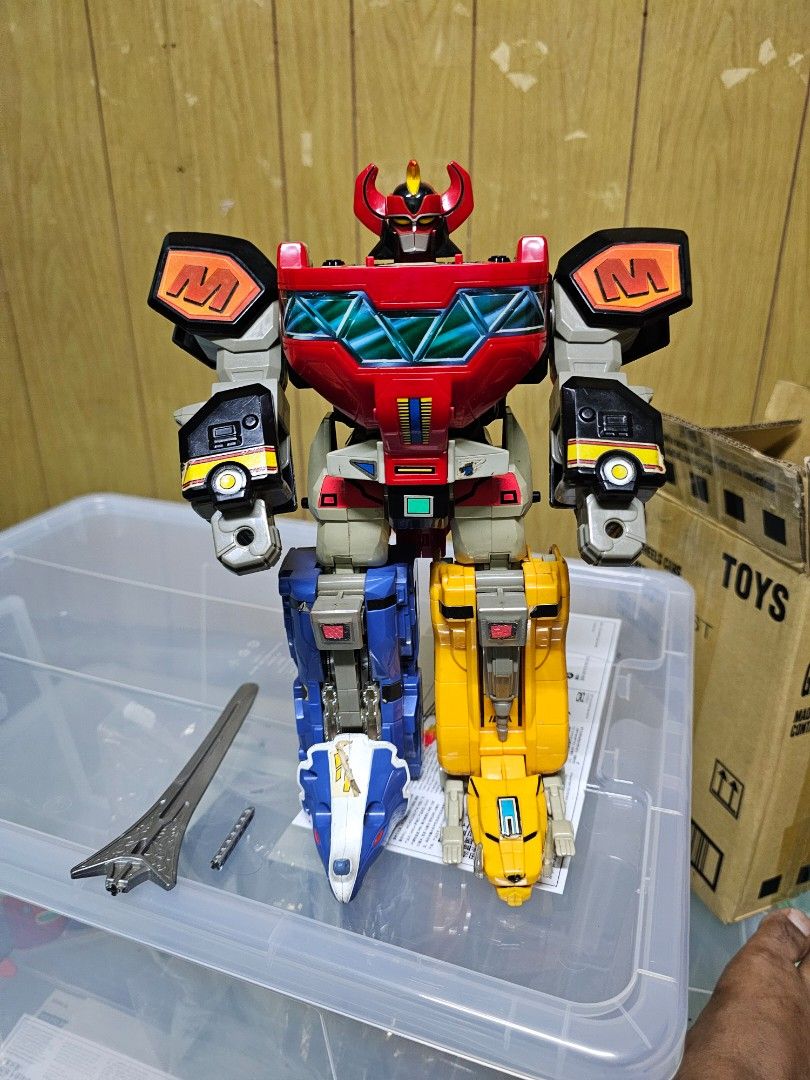 Megazord mmpr, Hobbies & Toys, Toys & Games on Carousell