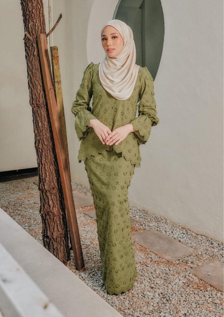 Minimalace Bunga Petunia Collection in Olive, Women's Fashion, Muslimah ...