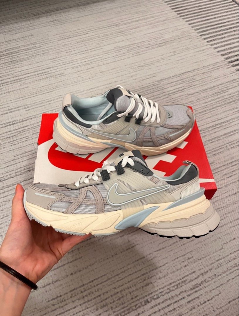Nike V2 K Run, Women's Fashion, Footwear, Sneakers on Carousell