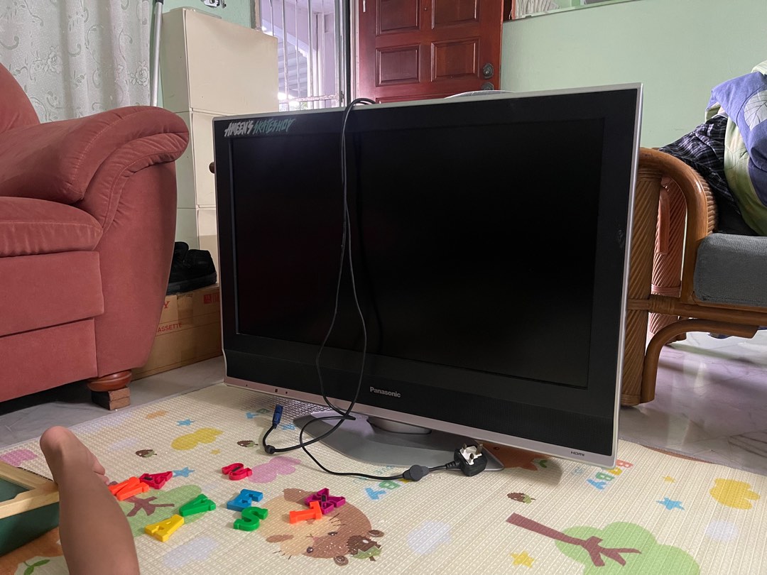 Panasonic TV LCD 32", TV & Home Appliances, TV & Entertainment, TV on ...