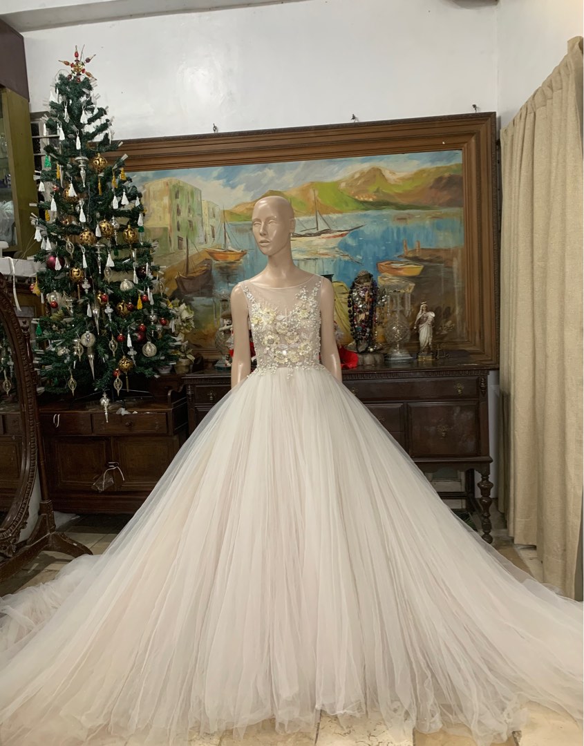 Stunning Cathedral-length train Wedding Gown, Women's Fashion, Dresses ...
