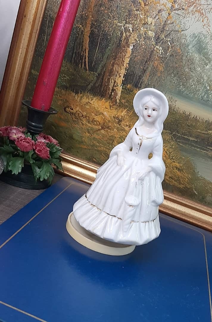 Victorian Lady Figurine Wind Up Porcelain Musical Doll H6", Furniture ...