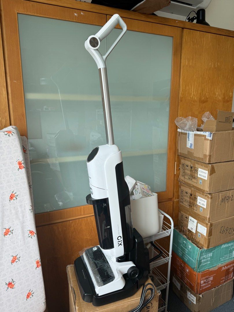 Midea Wet & Dry Floor Cleaner MVC-X10 Never use very new, TV & Home ...