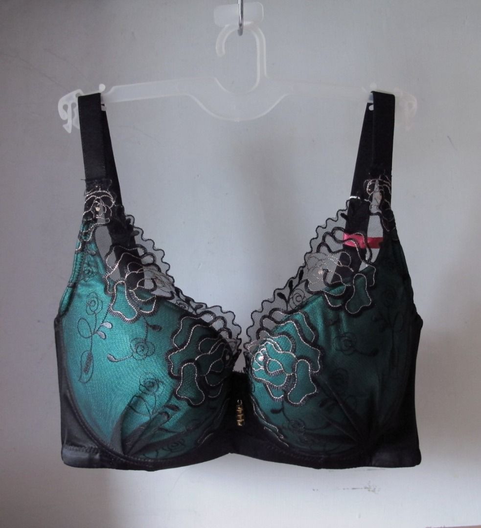 黑色 性感 蕾絲 x 綠色 內衣文胸圍 85 / 38C bra, 女裝, 內衣和休閒服 - Carousell