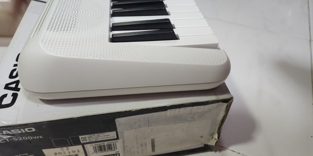 Casio 61 keys Casiotone CT-S200 (White) keyboard with x stand, Hobbies & Toys, Music & Media ...