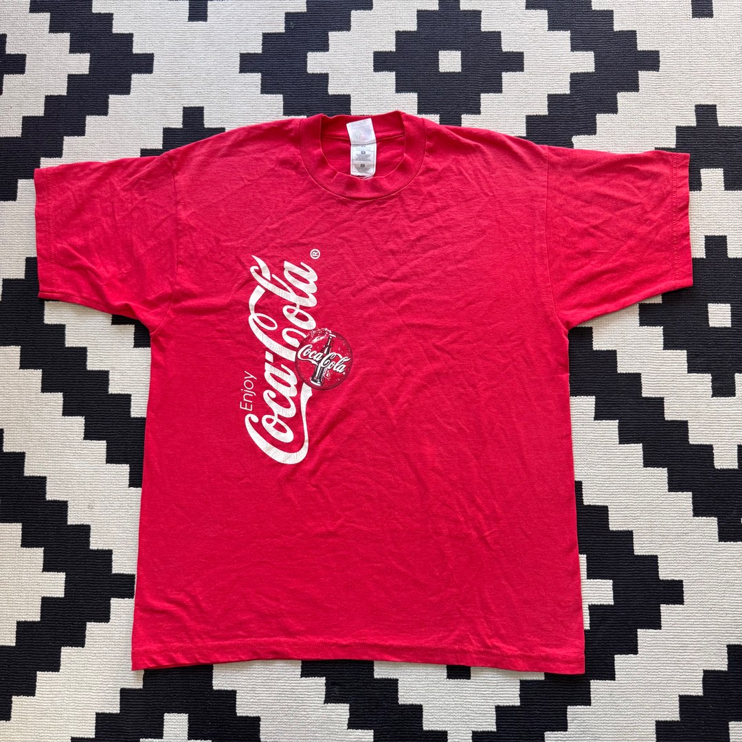Coca Cola Red T Shirt Kain 5050 Saiz L Pit 21, Men's Fashion, Tops ...