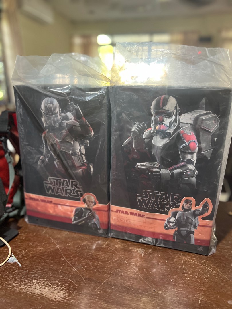 Hot Toys Hunter + Echo, Hobbies & Toys, Toys & Games on Carousell