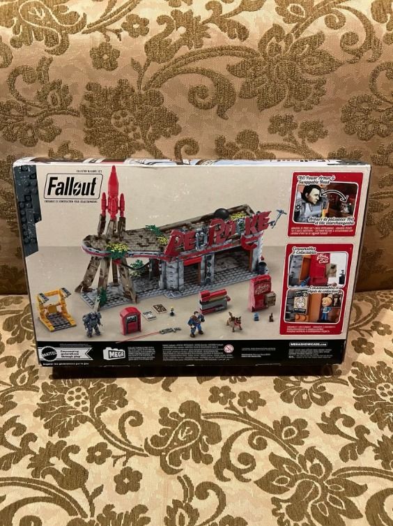 MEGA Fallout Red Rocket Truck Stop Set With Figures | 824 pcs, Hobbies ...