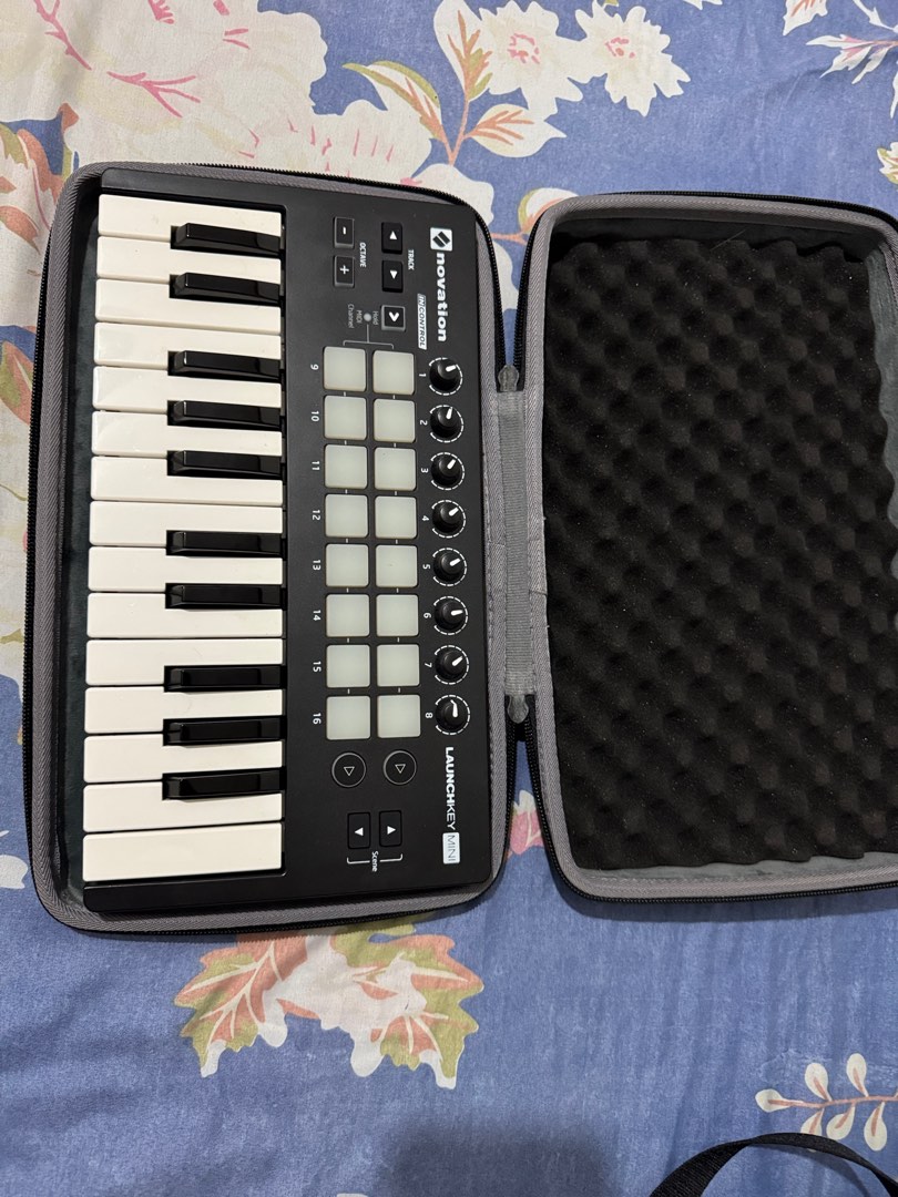 Novation Launchkey Mini MK2, Hobbies & Toys, Music & Media, Musical ...